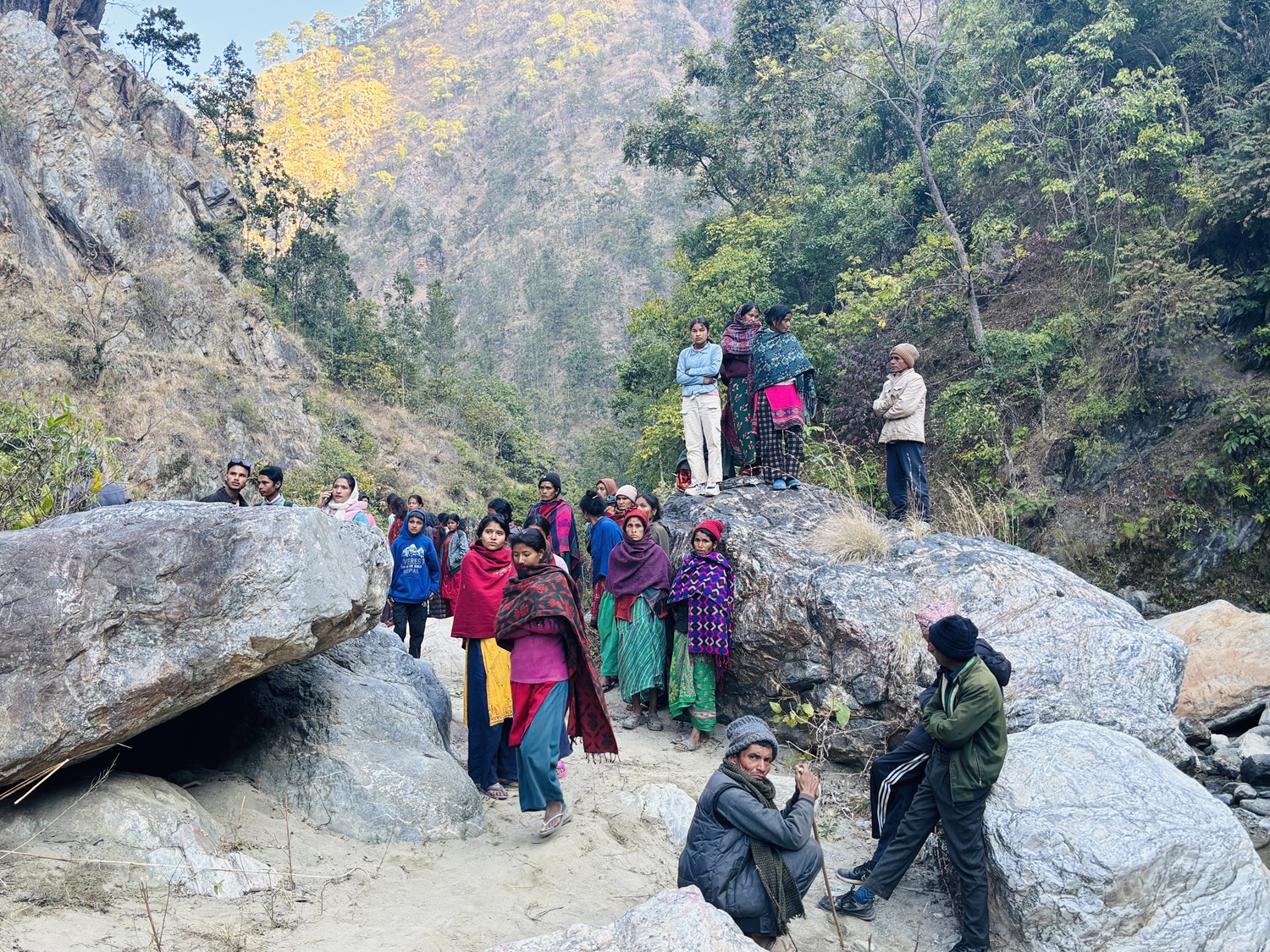 अछाममा दुई किशोरीको मृत्यु प्रकरण : तीन दिनसम्म घटनाबारे डिएसपी ‘मौन ...